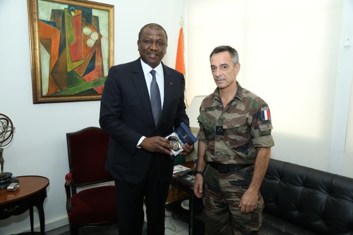 Le ministre ivoirien de la défense reçoit en audience le Contre Amiral ...