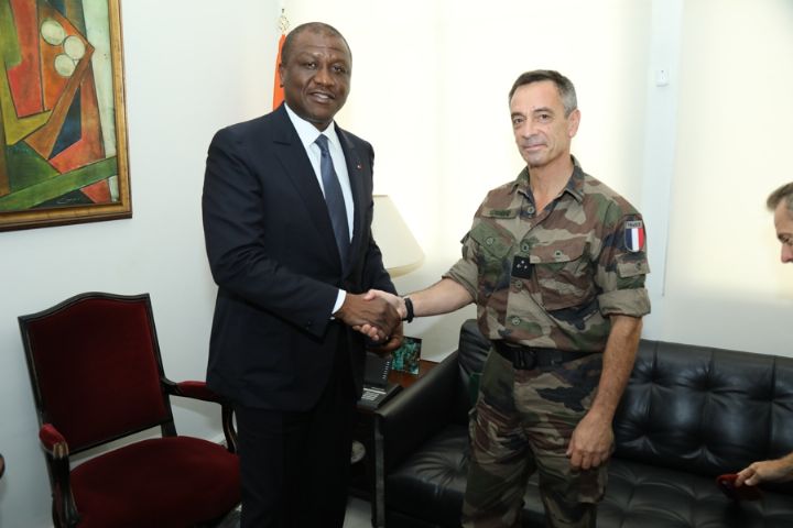 Le ministre ivoirien de la défense reçoit en audience le Contre Amiral ...