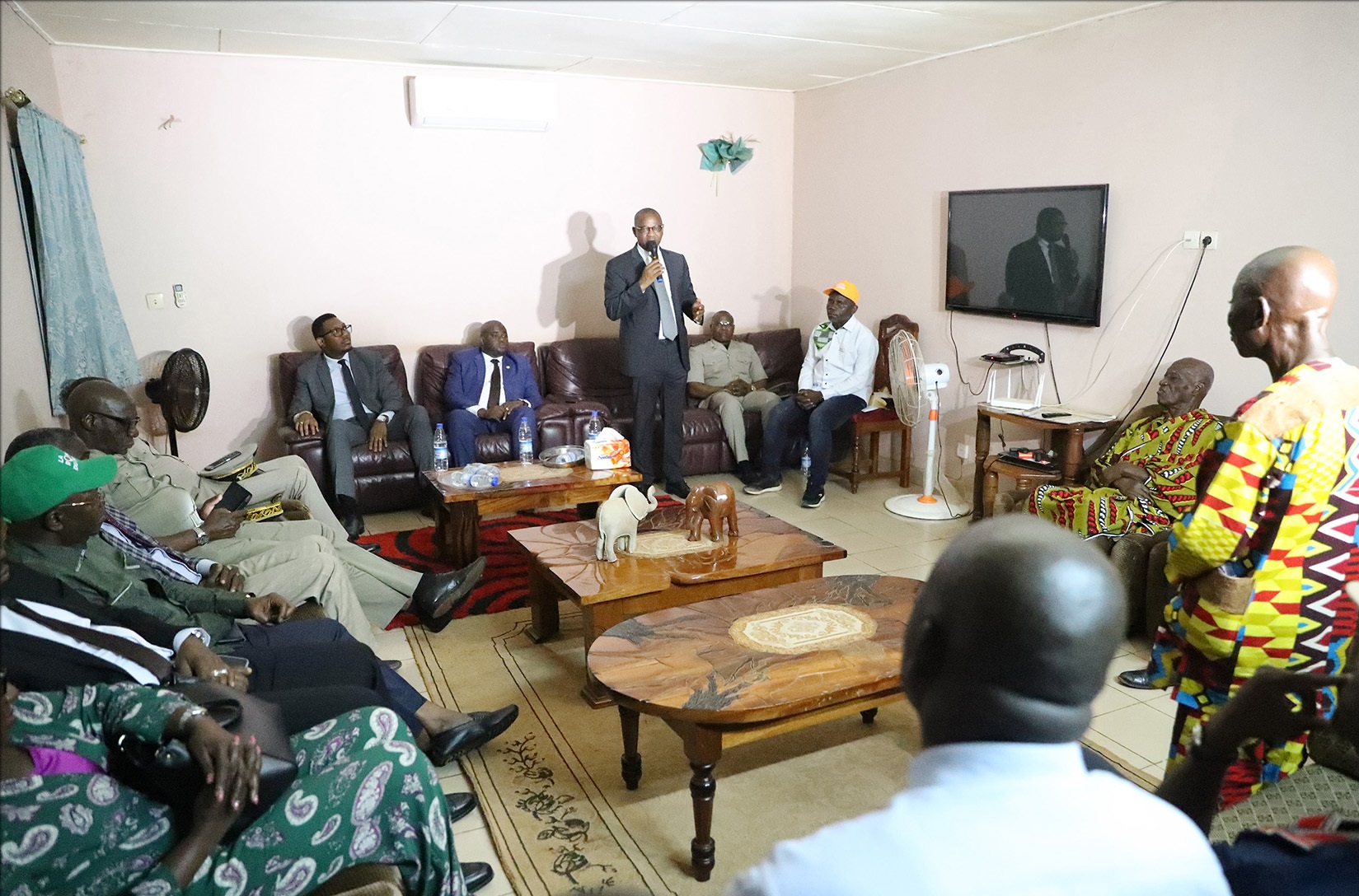 5ème étape de la Ronde du social à Daloa : le ministre Adama Kamara ...