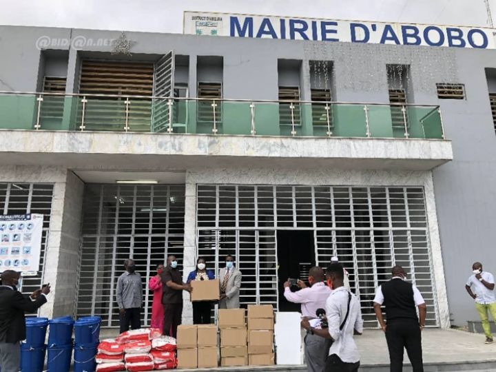 Abobo: Les populations reçoivent un appui - Abidjan.net Photos