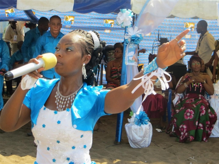 Musique religieuse: le chantre Hermance Ciel présente son nouvel album ...