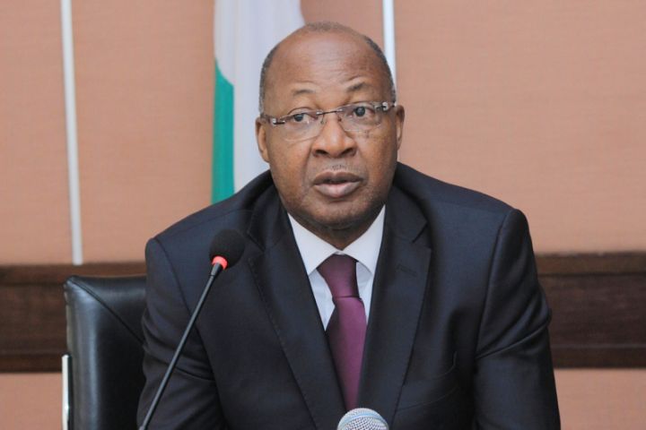 Le DGDI offre du matériel informatique au ministère de l`économie et ...