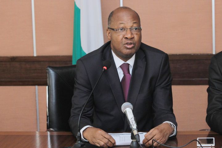 Le DGDI offre du matériel informatique au ministère de l`économie et ...