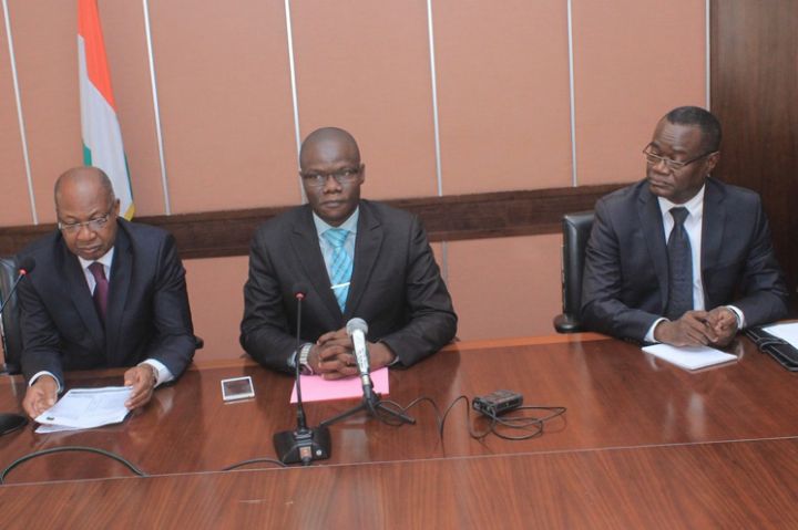 Le DGDI offre du matériel informatique au ministère de l`économie et ...