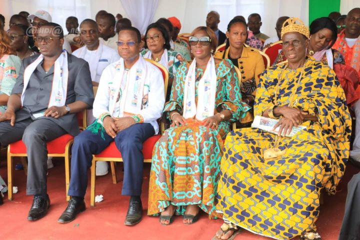 Région de la Mé:les populations rendent hommage au Président Alassane ...