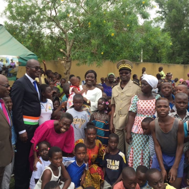 Journée de l`enfant Africain : Mariatou Koné fait des dons aux enfants orphelins et aux démunis ...