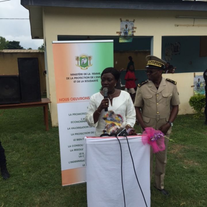 Journée de l`enfant Africain : Mariatou Koné fait des dons aux enfants orphelins et aux démunis ...