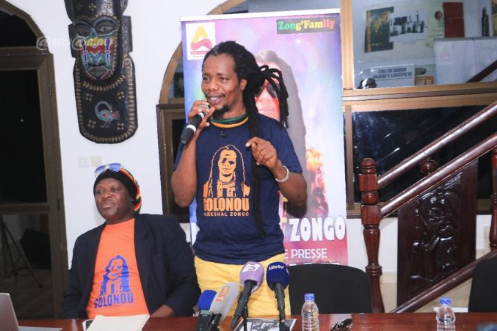 Conférence de presse de présentation du nouveau single l`humoriste ...