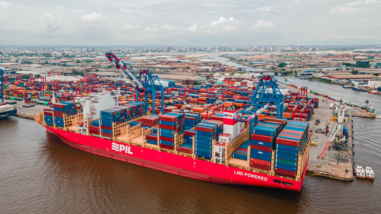 Abidjan Terminal accueille le plus grand porte-conteneurs de l’armateur ...