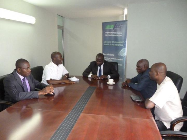 Cérémonie de remise de don à la famille Yapi N`Cho Didier - Abidjan.net ...