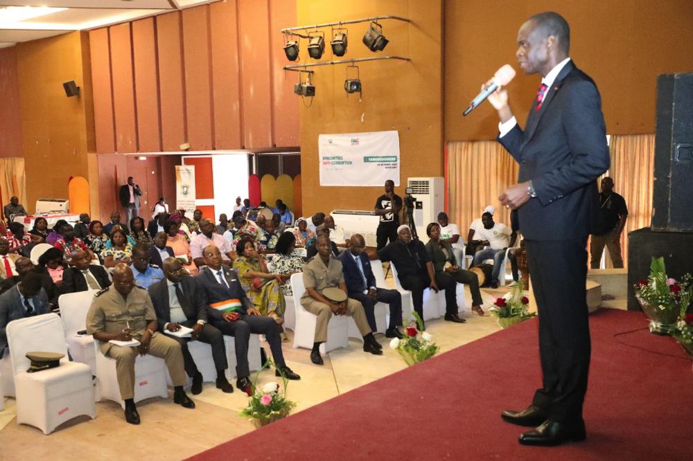 Bonne gouvernance : le Ministre Epiphane ZORO lance les rencontres anti ...