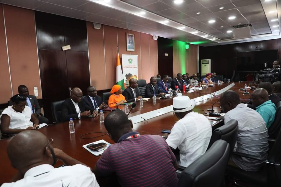 Carburant : le prix du litre de Super passe de 815 à 875 FCFA et celui ...