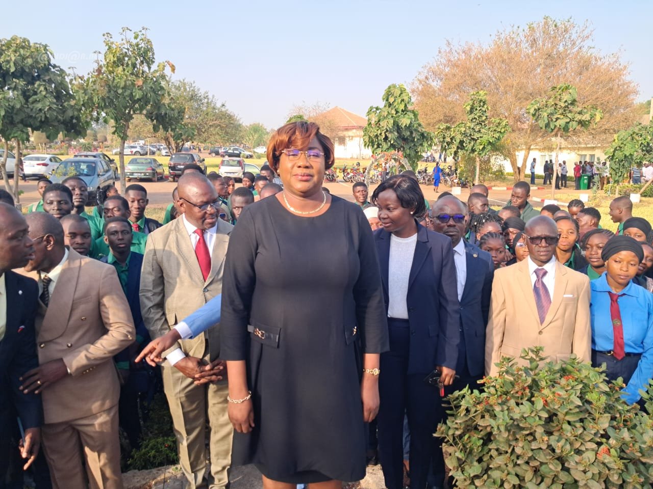 Civisme : la cérémonie de «montée du drapeau » instaurée à l’Université ...