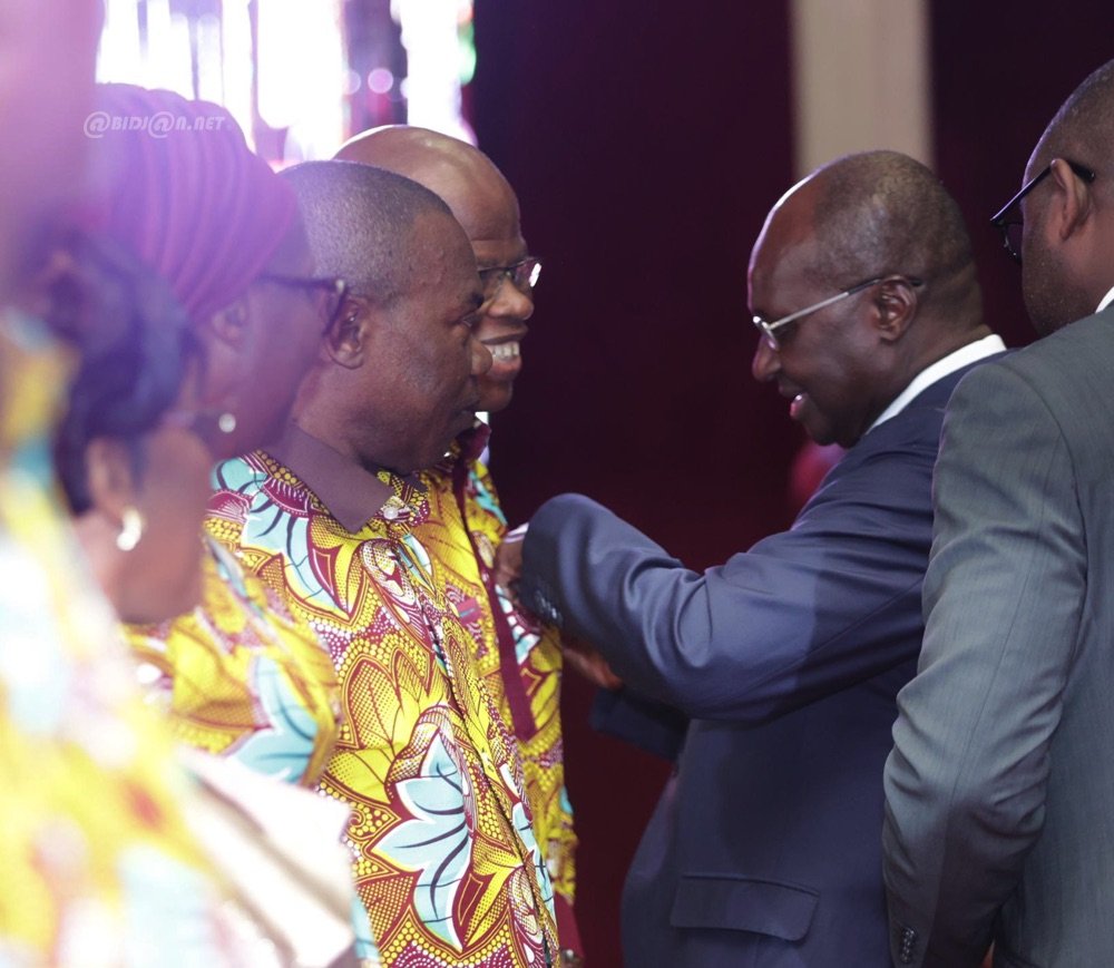 Côte d’Ivoire : 94 agents de la Chambre de commerce décorés pour leur ...