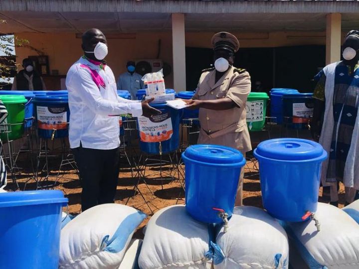 Lutte contre le COVID 19 : le premier ministre soutient les populations ...