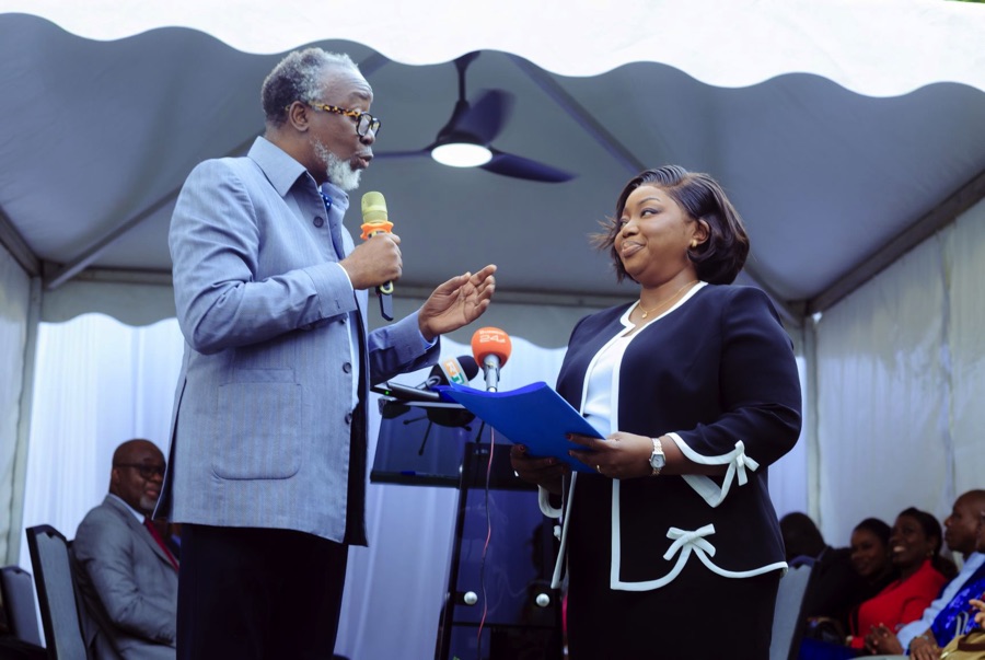 Élue Bâtonnier de l'Ordre des avocats, Me Florence Loan-Messan prend ...