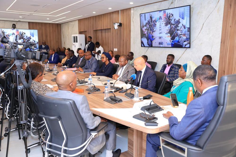 Exploration pétrolière : L’État ivoirien et le consortium ENI/PETROCI Holding signent un contrat ...