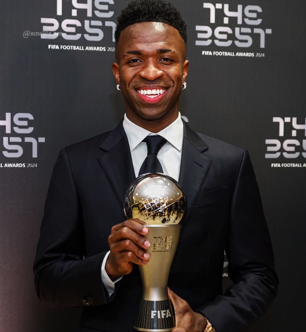 Football : le madrilène Vinícius Júnior sacré meilleur joueur du monde aux FIFA The Best Awards ...