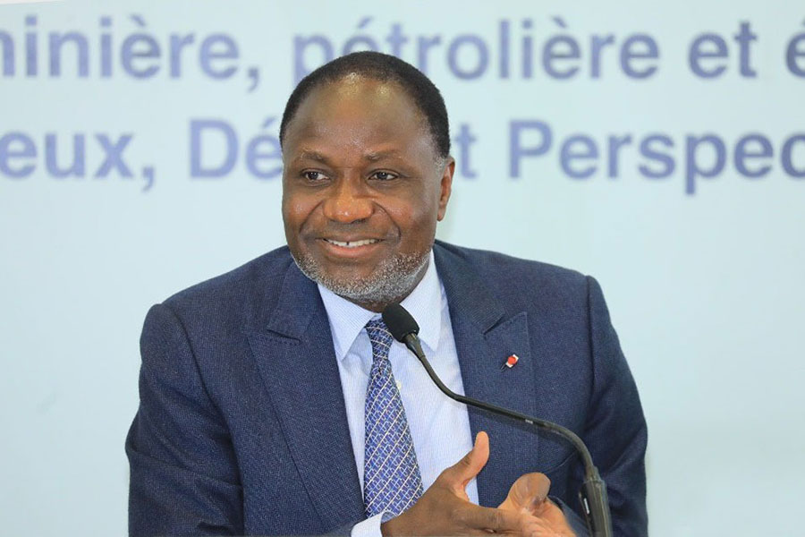 Le Ministre Des Mines Du Pétrole Et De Lenergie Mamadou Sangafowa