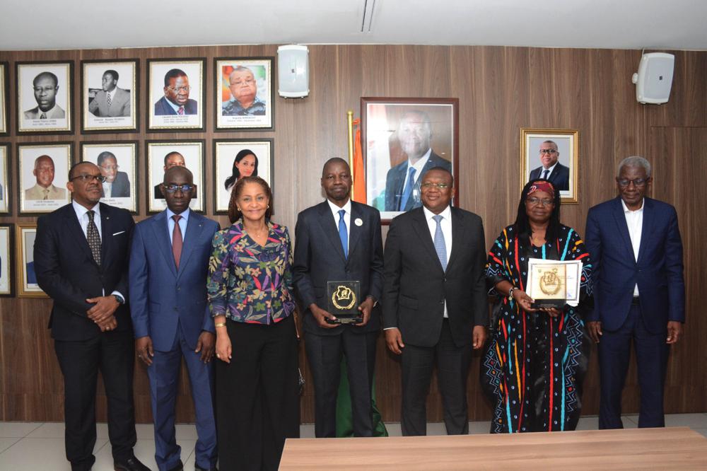 Prix National d’Excellence 2025 : le ministre Amadou Coulibaly ...