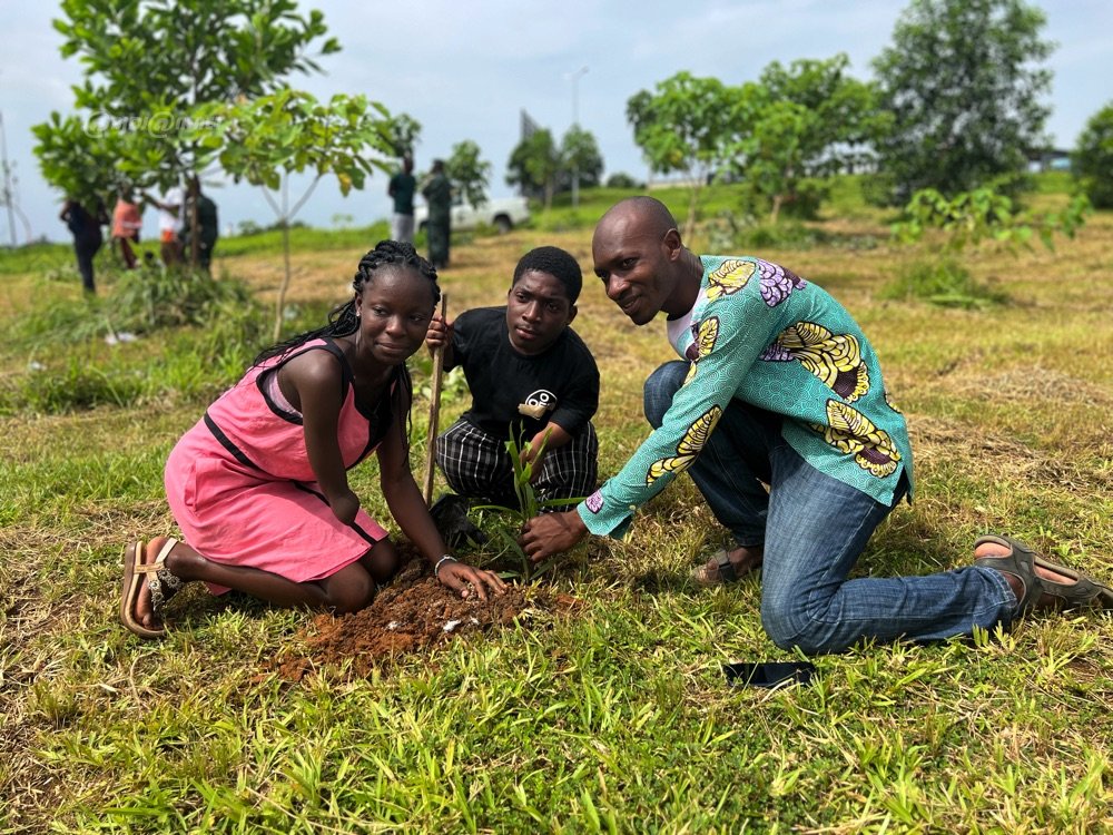 Reboisement: Journée de planting d'arbres à l'université Félix Houphouët-Boigny - Abidjan.net Photos