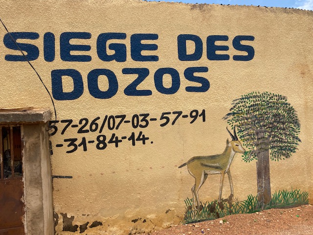 Sécurité routière: les chasseurs « Dozos » dans la région du Poro ...