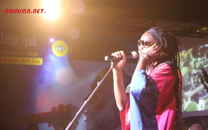 L’artiste reaggae Gjoss enflamme la scène du AZK LIVE lors de son concert - Abidjan.net Vidéos