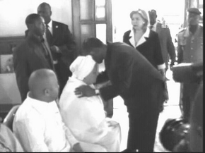 Visite du Président Alassane Ouattara à la famille endeuillée du Feu ...